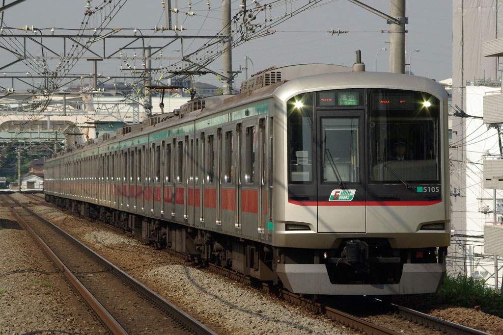 東急5000系(2001)5105Fの写真