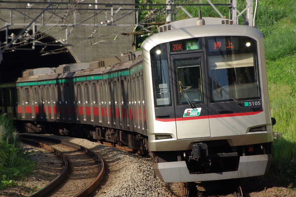 東急5000系(2001)5105Fの写真